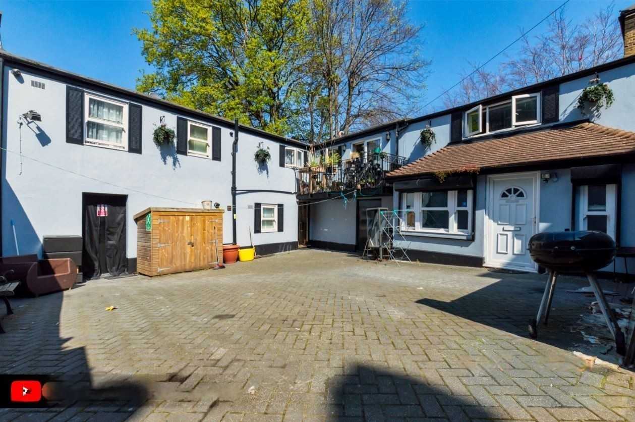 1C and 1D Gipsy Road, London SE27 9TD