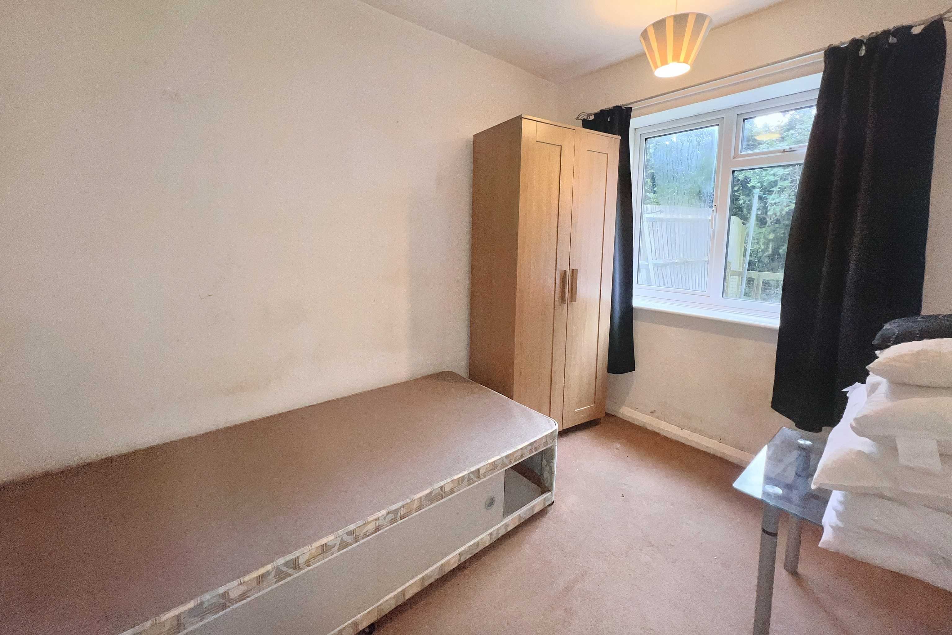 15 Beech Grove, Addlestone, Surrey, KT15 1QQ