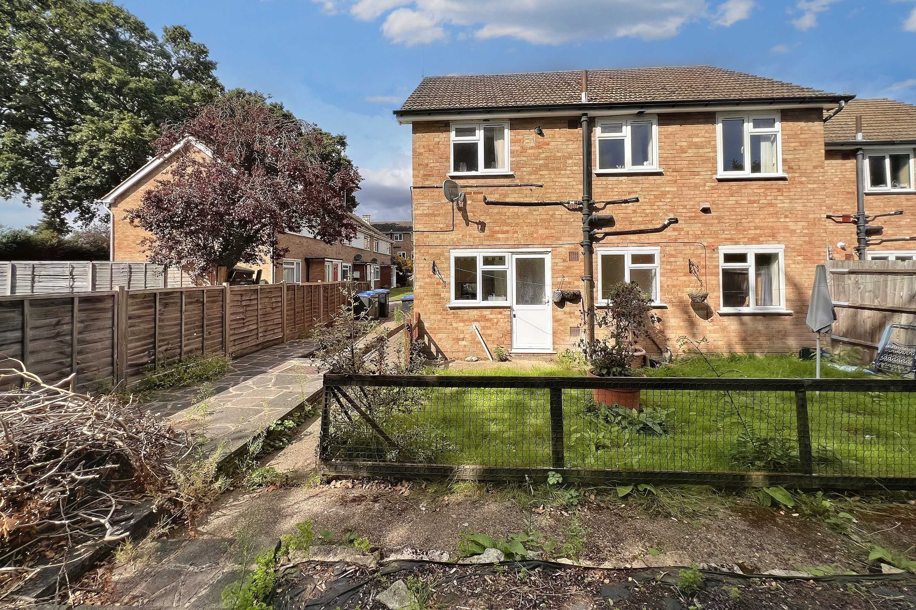 15 Beech Grove, Addlestone, Surrey, KT15 1QQ