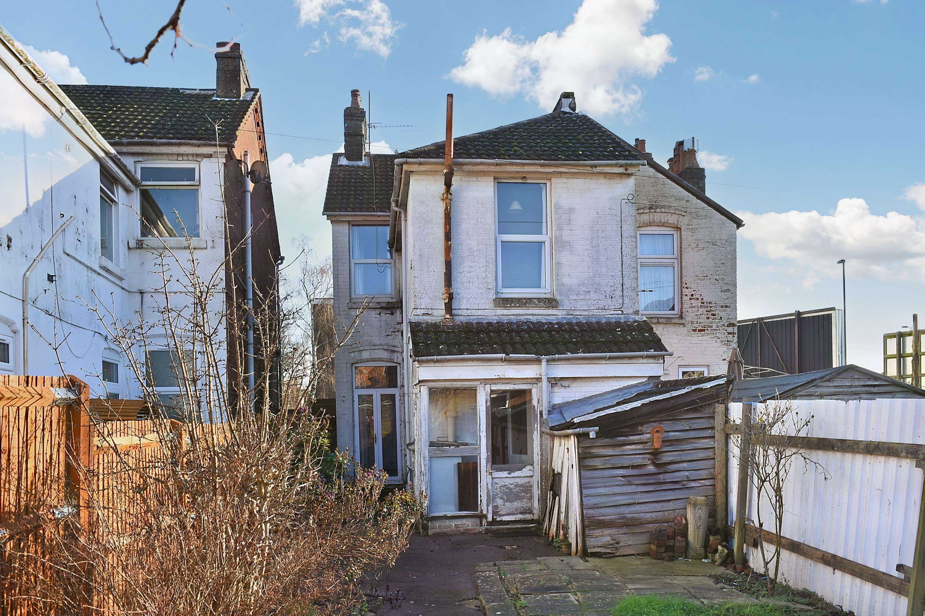 70 Shirley Road, Southampton, Hampshire, SO15 3EY