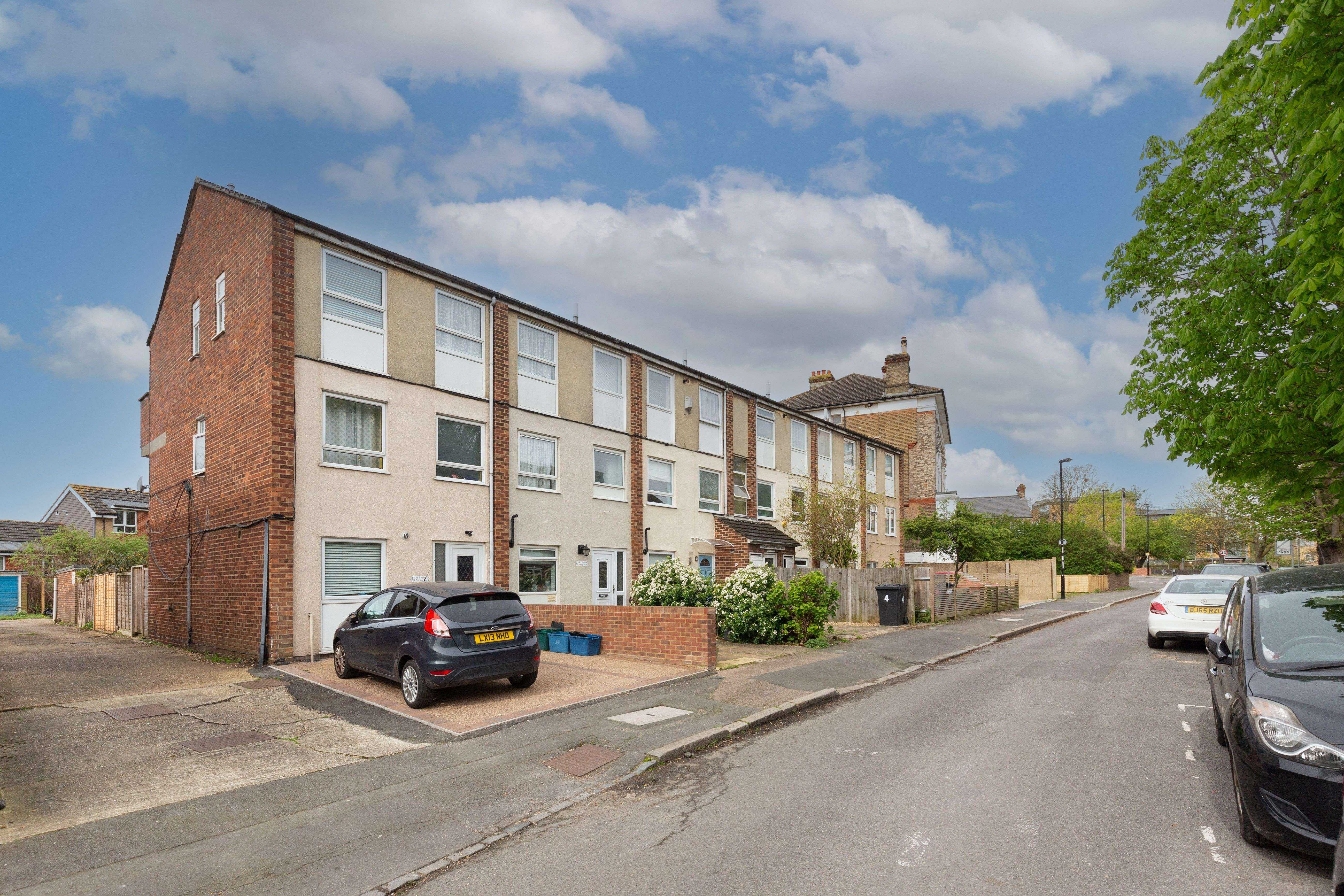 Croftside, 53 Sunny Bank, Croydon, London, SE25 4TL