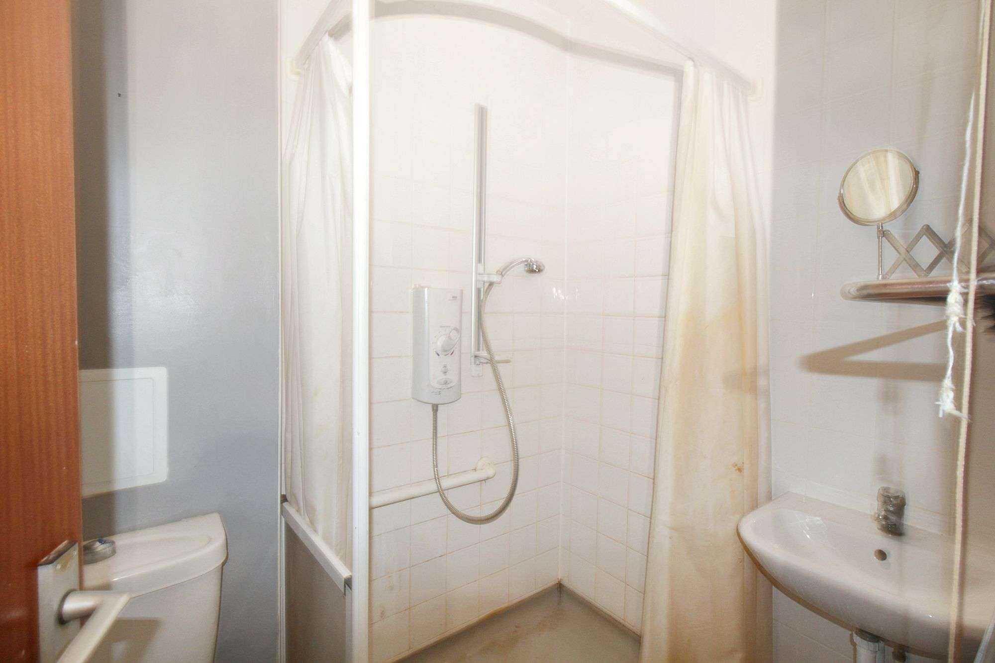 Flat E, 81 Warley Hill, Brentwood, Essex, CM14 5HN