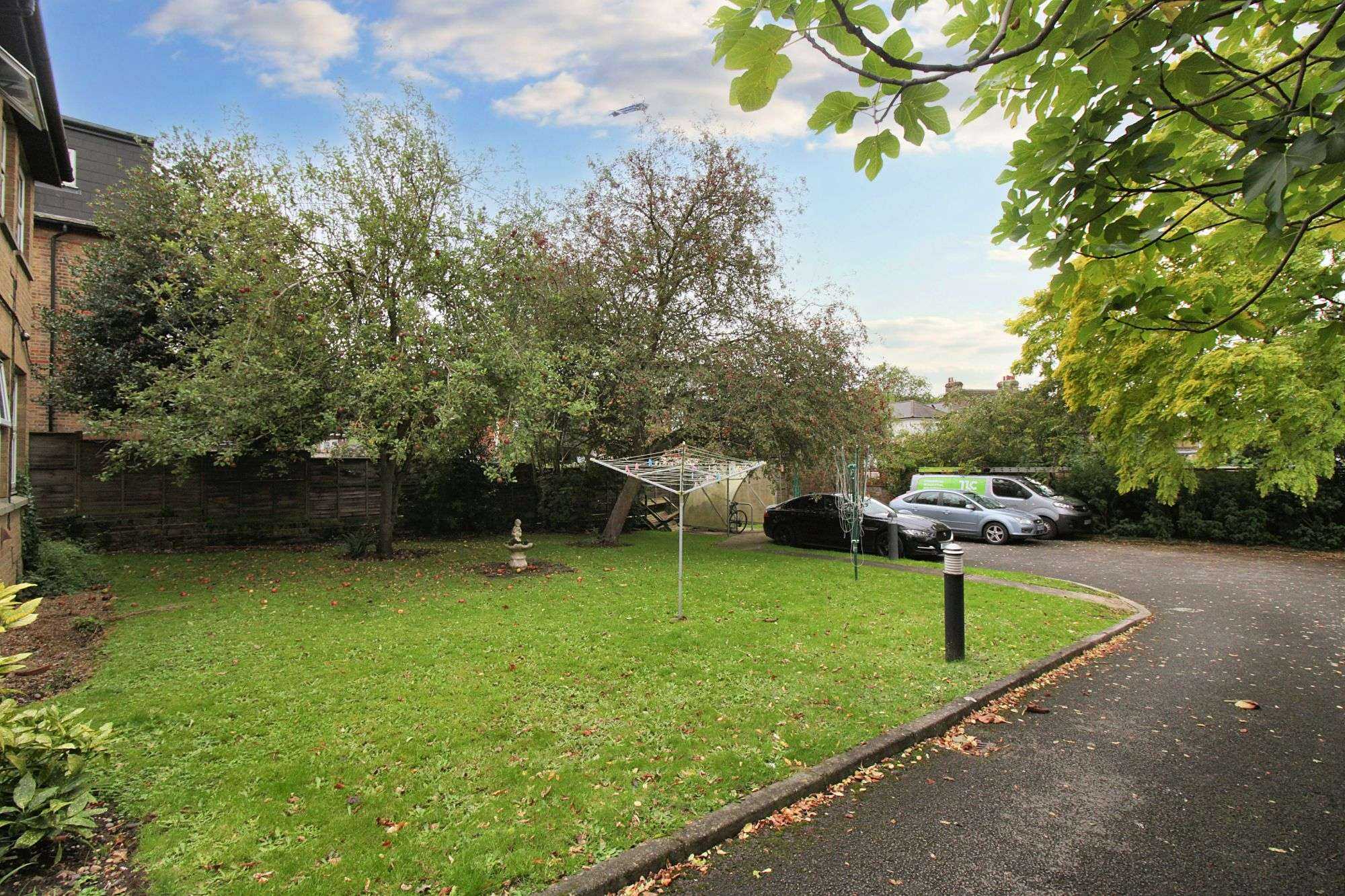 Flat E, 81 Warley Hill, Brentwood, Essex, CM14 5HN