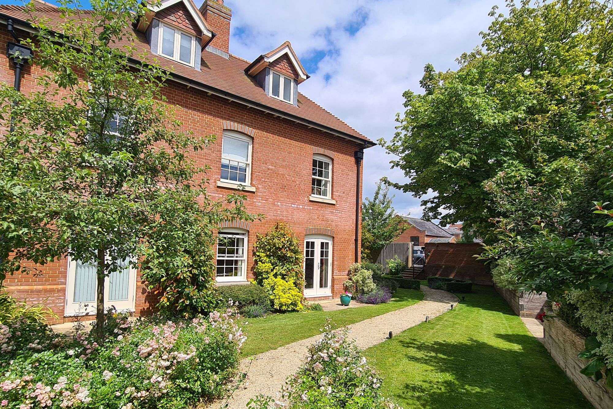 Apartment 23, Fleur-de-Lis, Church Street, Wantage, Oxfordshire, OX12 8GE
