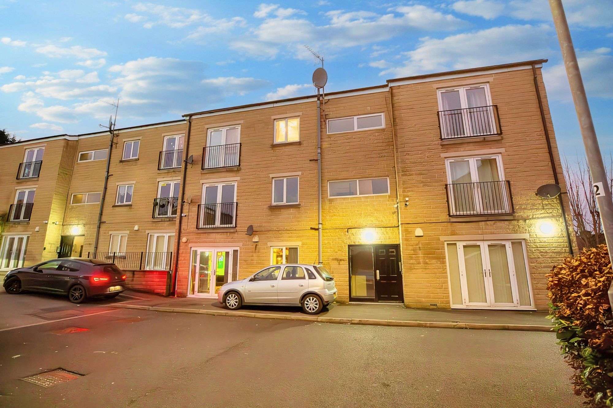 Apartment 16 Regency Gardens Mount Terrace, Halifax, West Yorkshire HX2 0HB