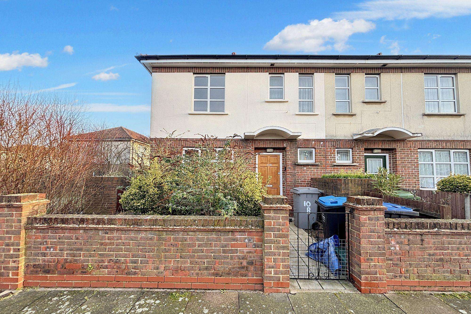 Flat B, 10 Chesham Street, Neasden, London NW10 0AX