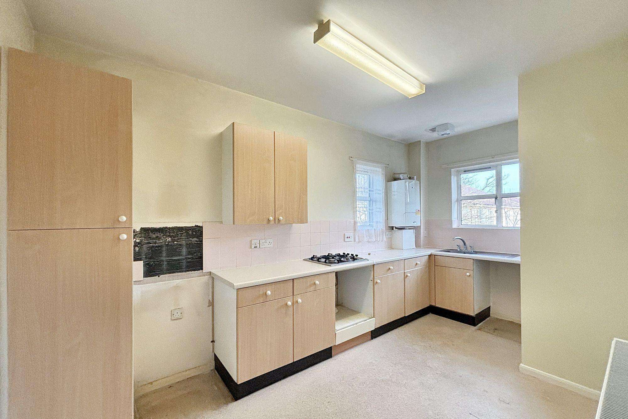 Flat B, 10 Chesham Street, Neasden, London NW10 0AX