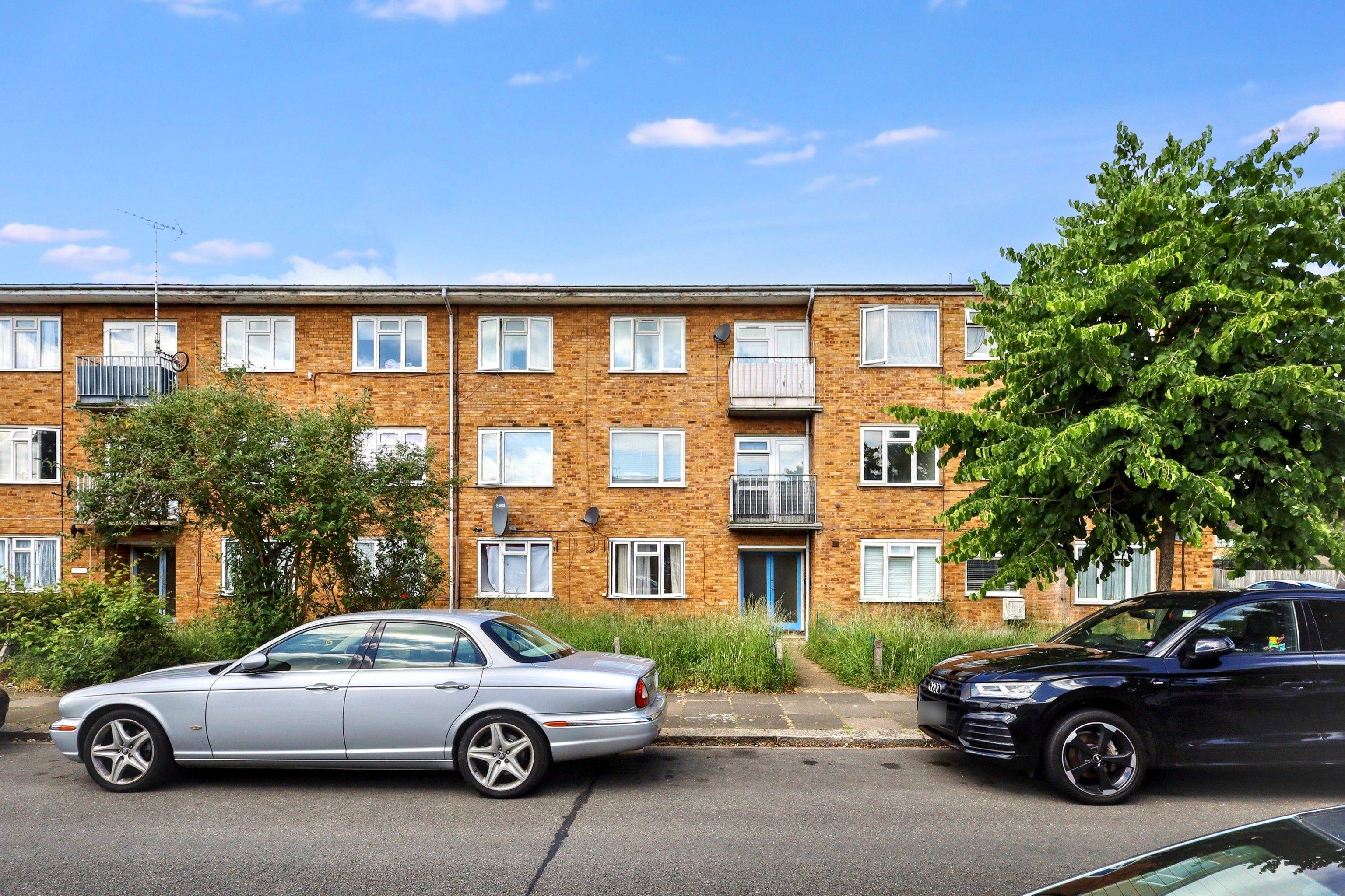 13 Cotswold Court, Hodder Drive, Perivale, Greenford, UB6 8LJ