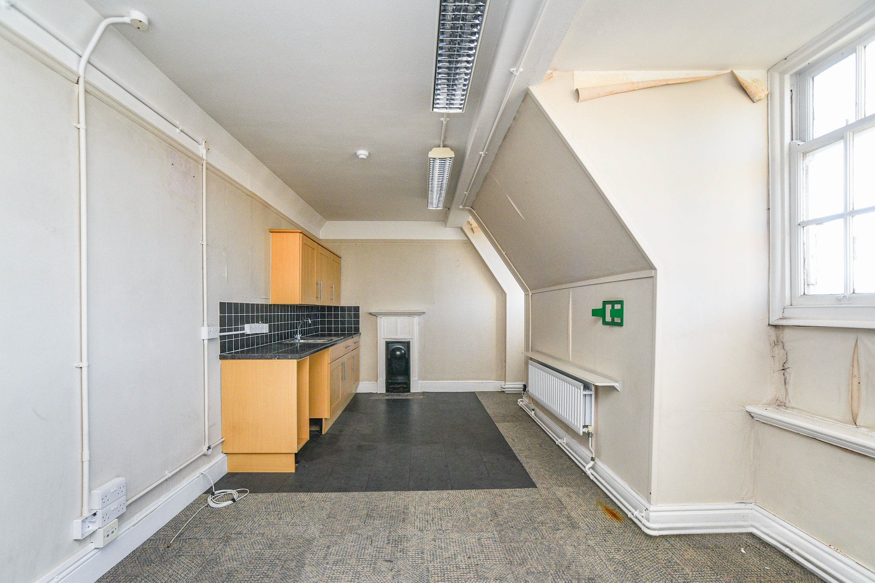 2 Market Place, Cirencester, GL7 2NS