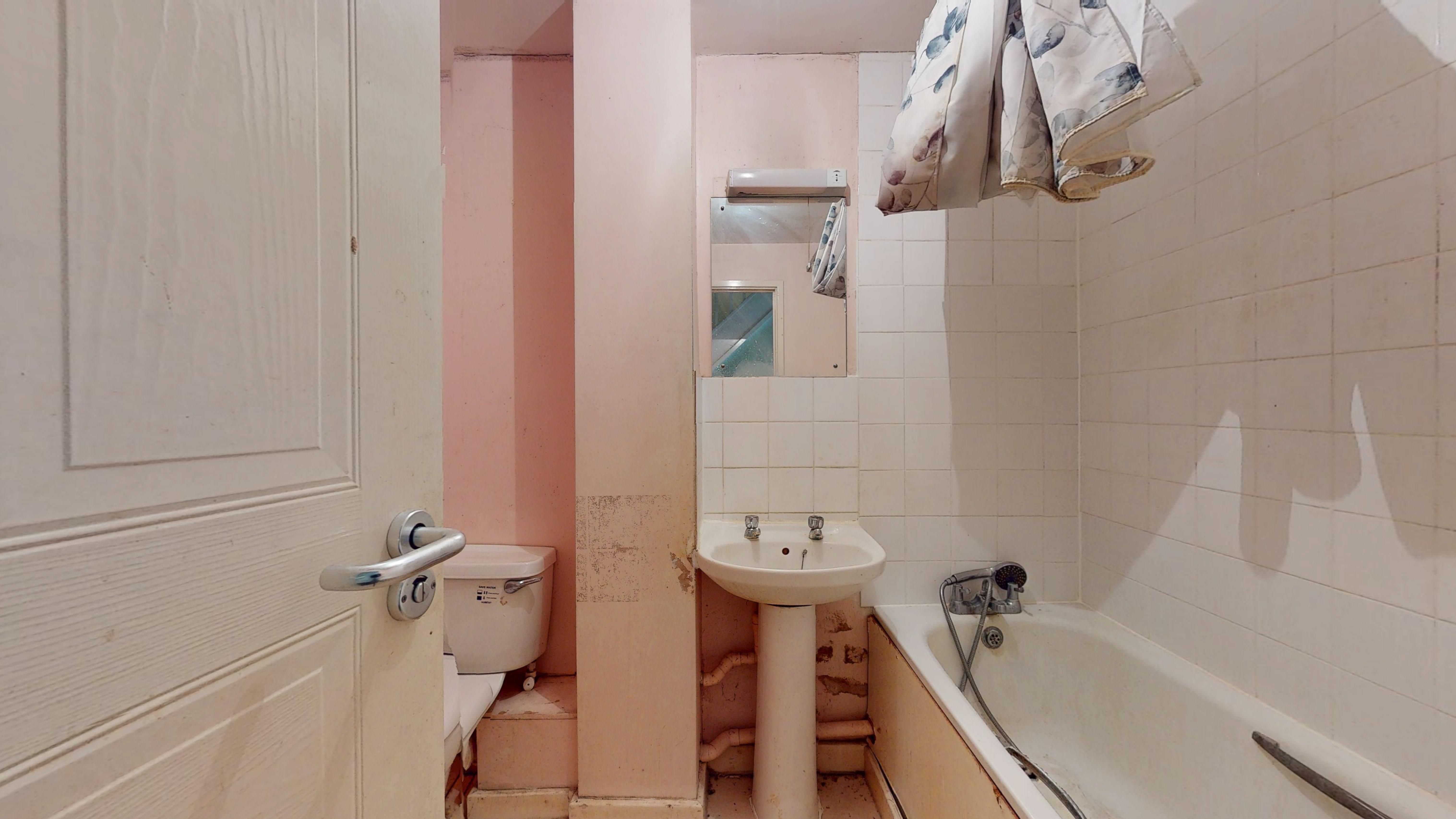 35 Imperial Road, Wood Green, London, N22 8QQ