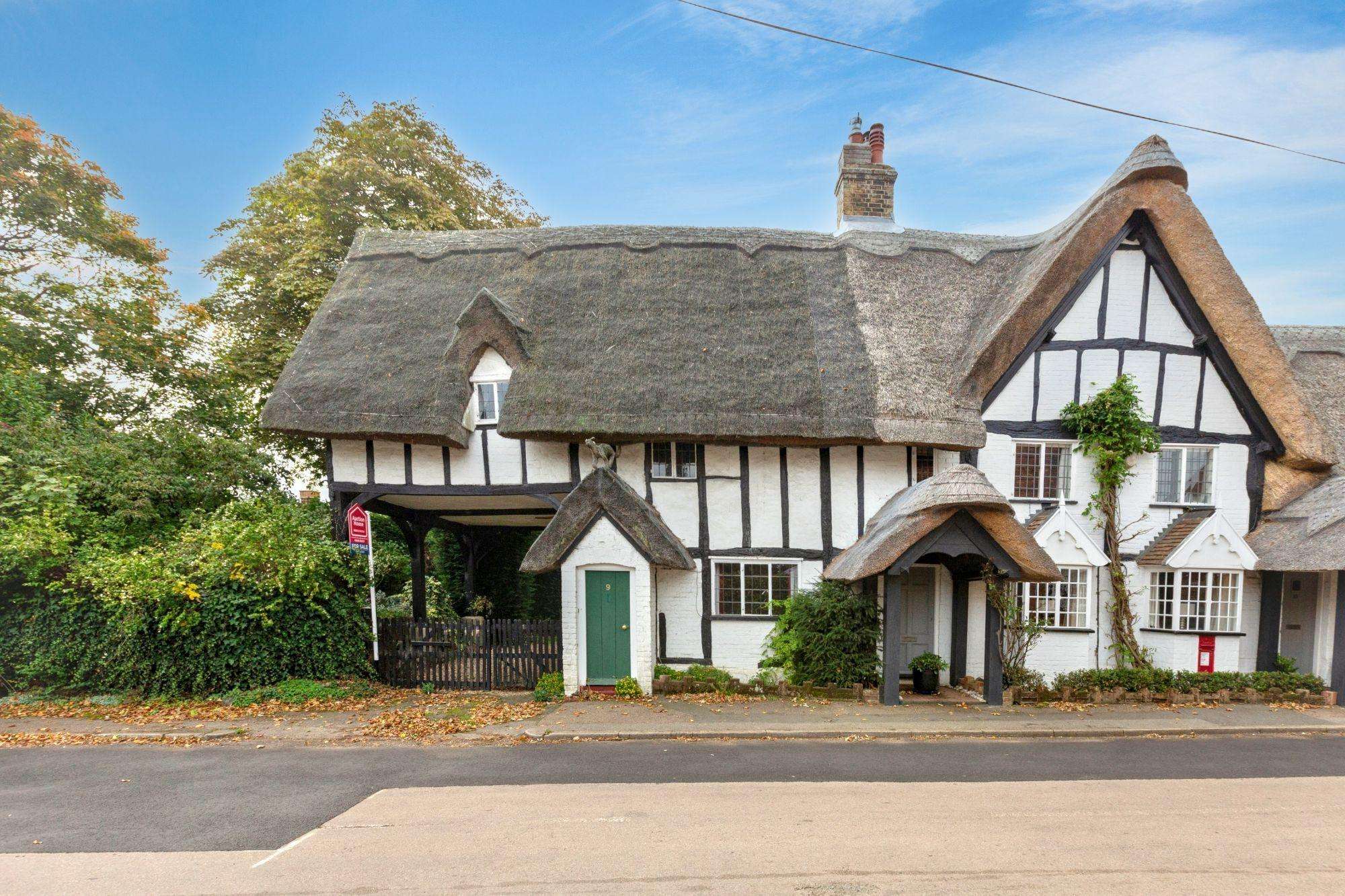 9 South End Road, Milton Bryan, Milton Keynes Bedfordshire MK17 9HS