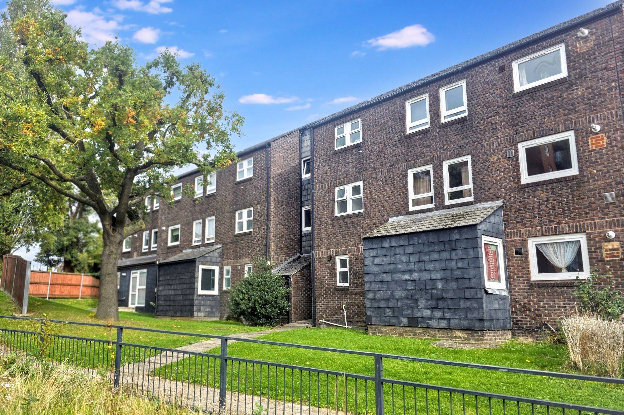 12 Farnborough Close, Wembley, HA9 9UP