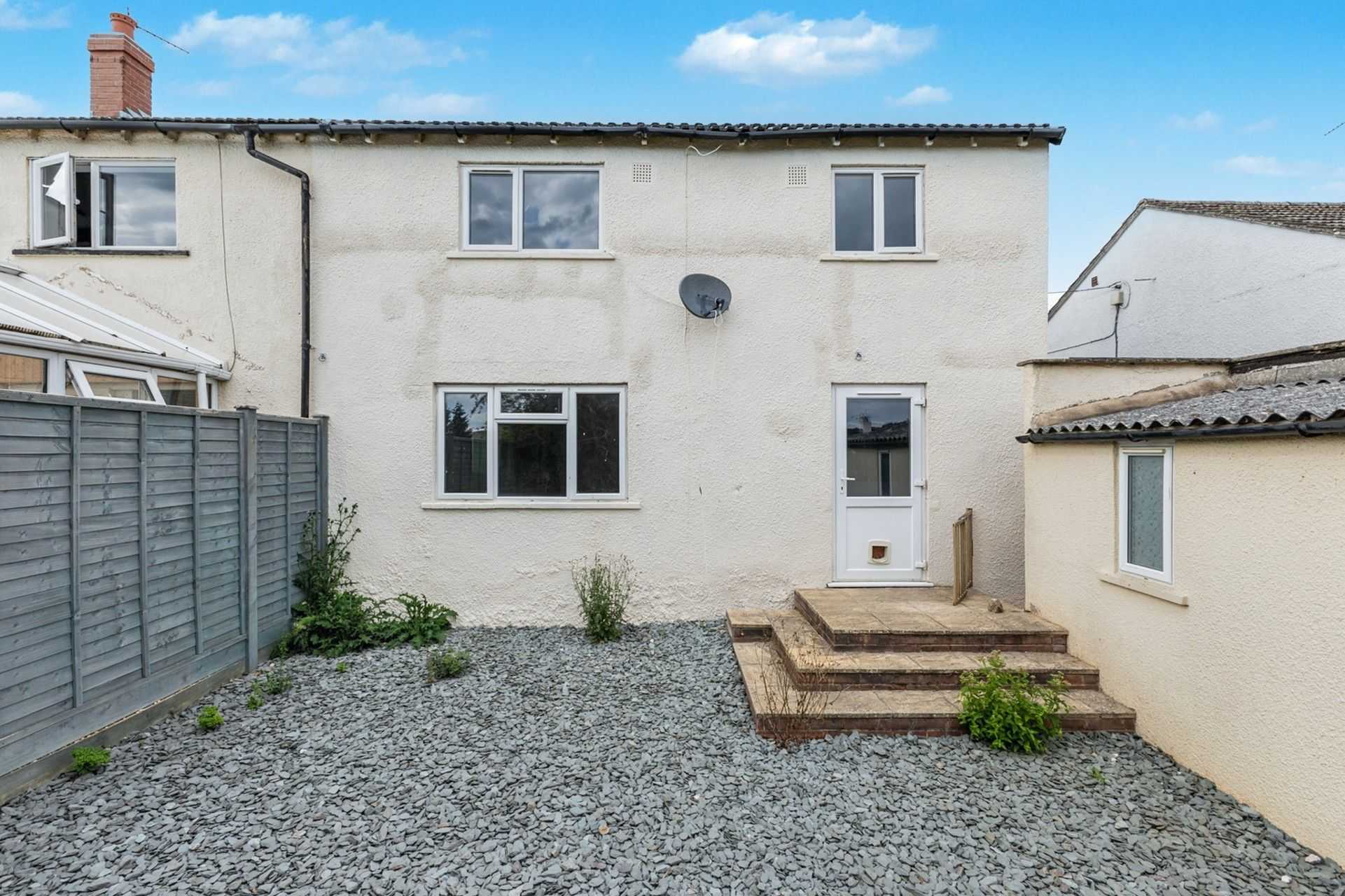 35 Queens Drive, Stroud, Gloucestershire, GL5 4NB