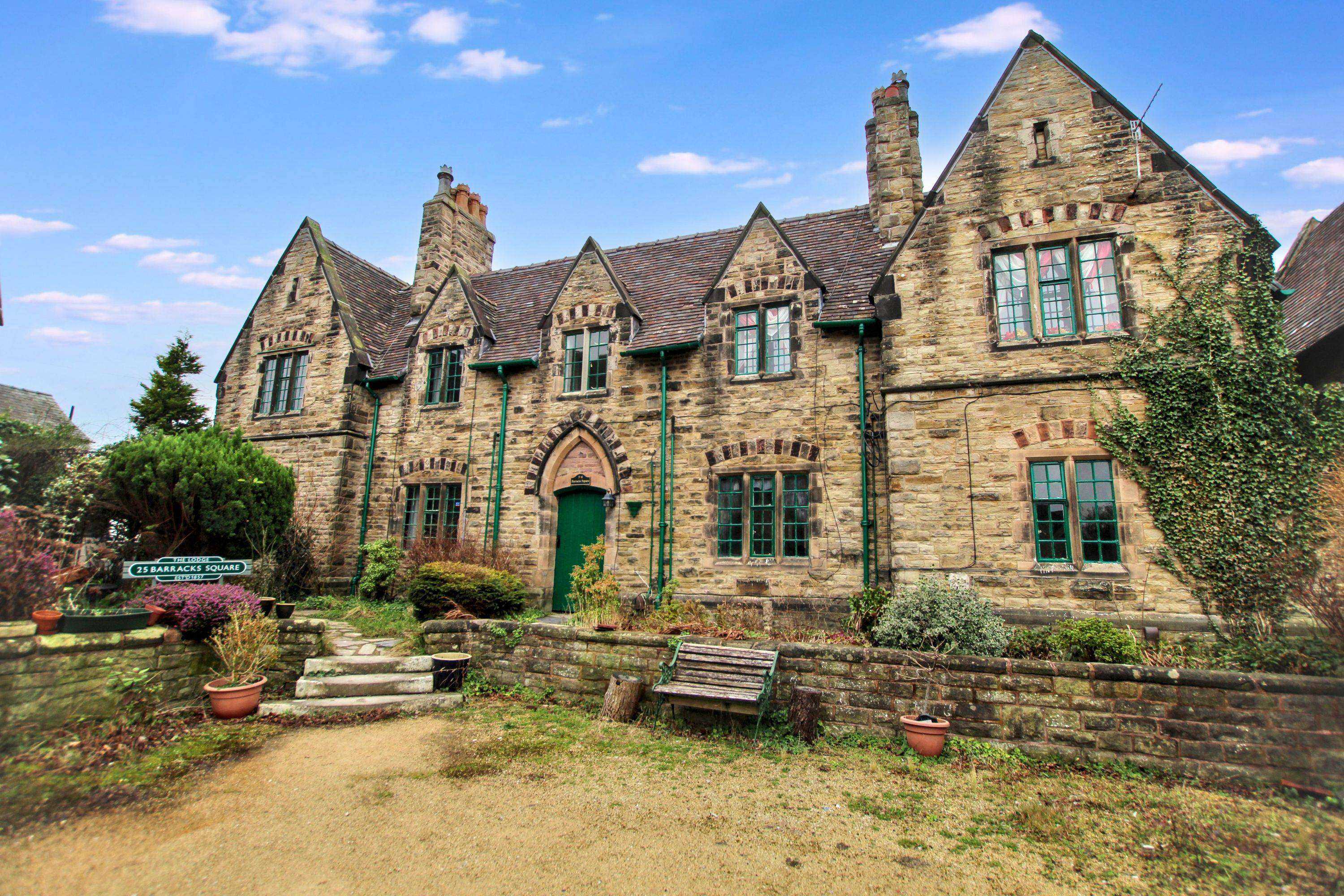 5/7 and 6/8 Barracks Square, Macclesfield, Cheshire SK11 8HF